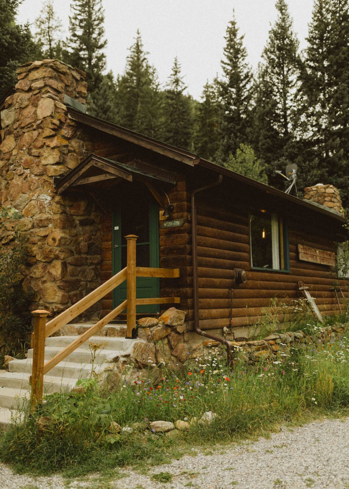 Flying Moon Cabins Elopement | Lillian + Andrew - meganschukei.com