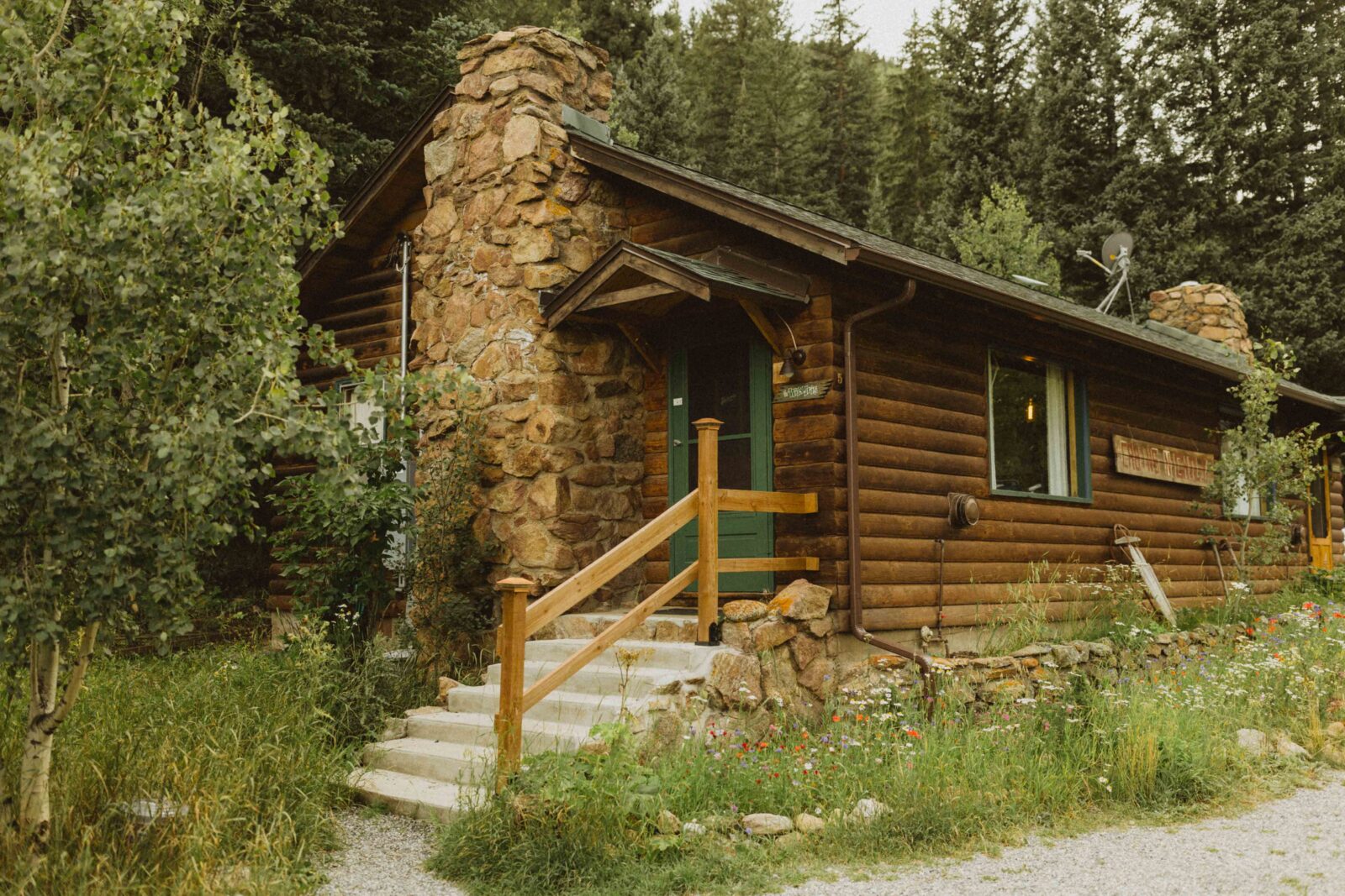 Flying Moon Cabins Elopement | Lillian + Andrew - meganschukei.com