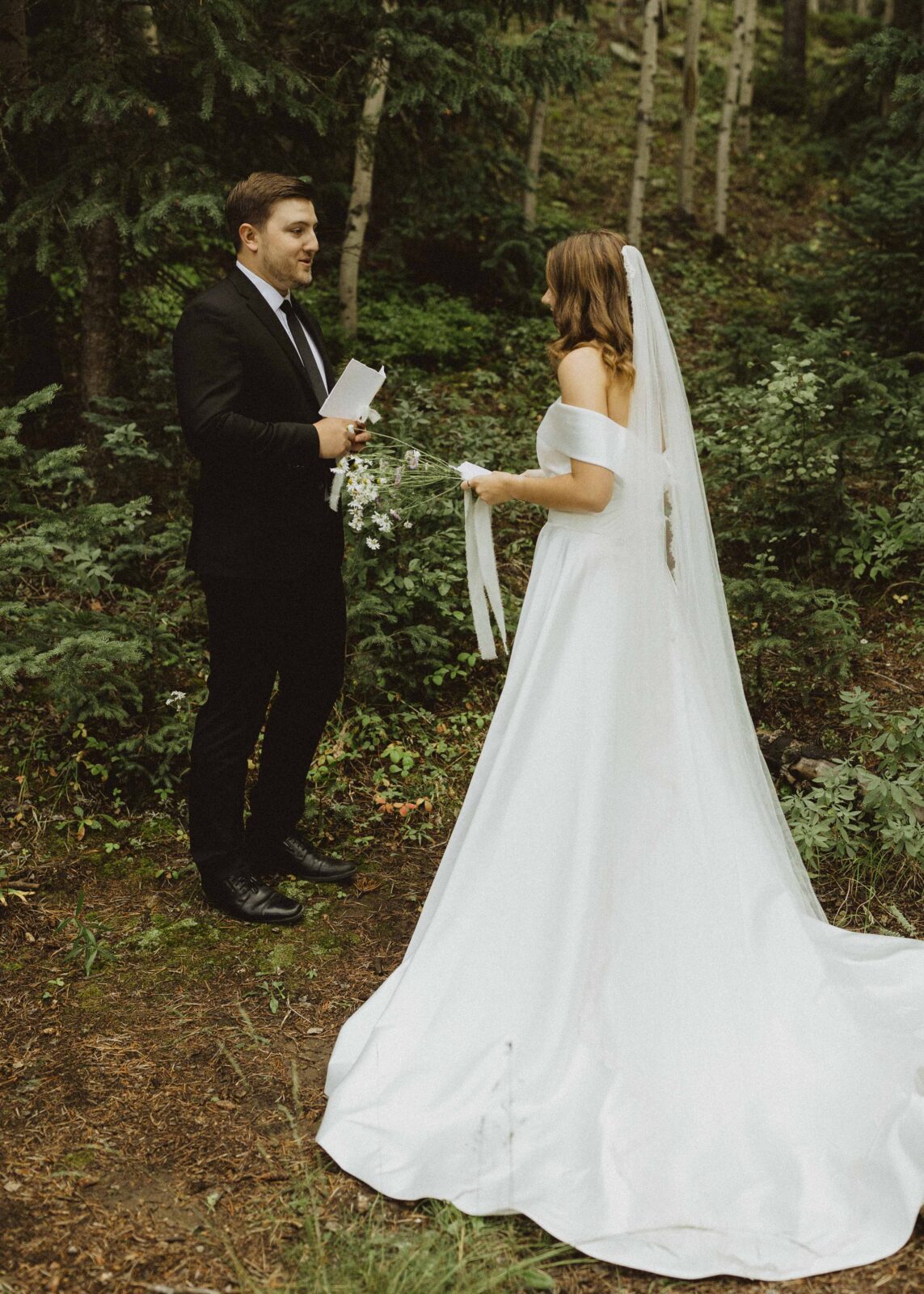Flying Moon Cabins Elopement | Lillian + Andrew - meganschukei.com