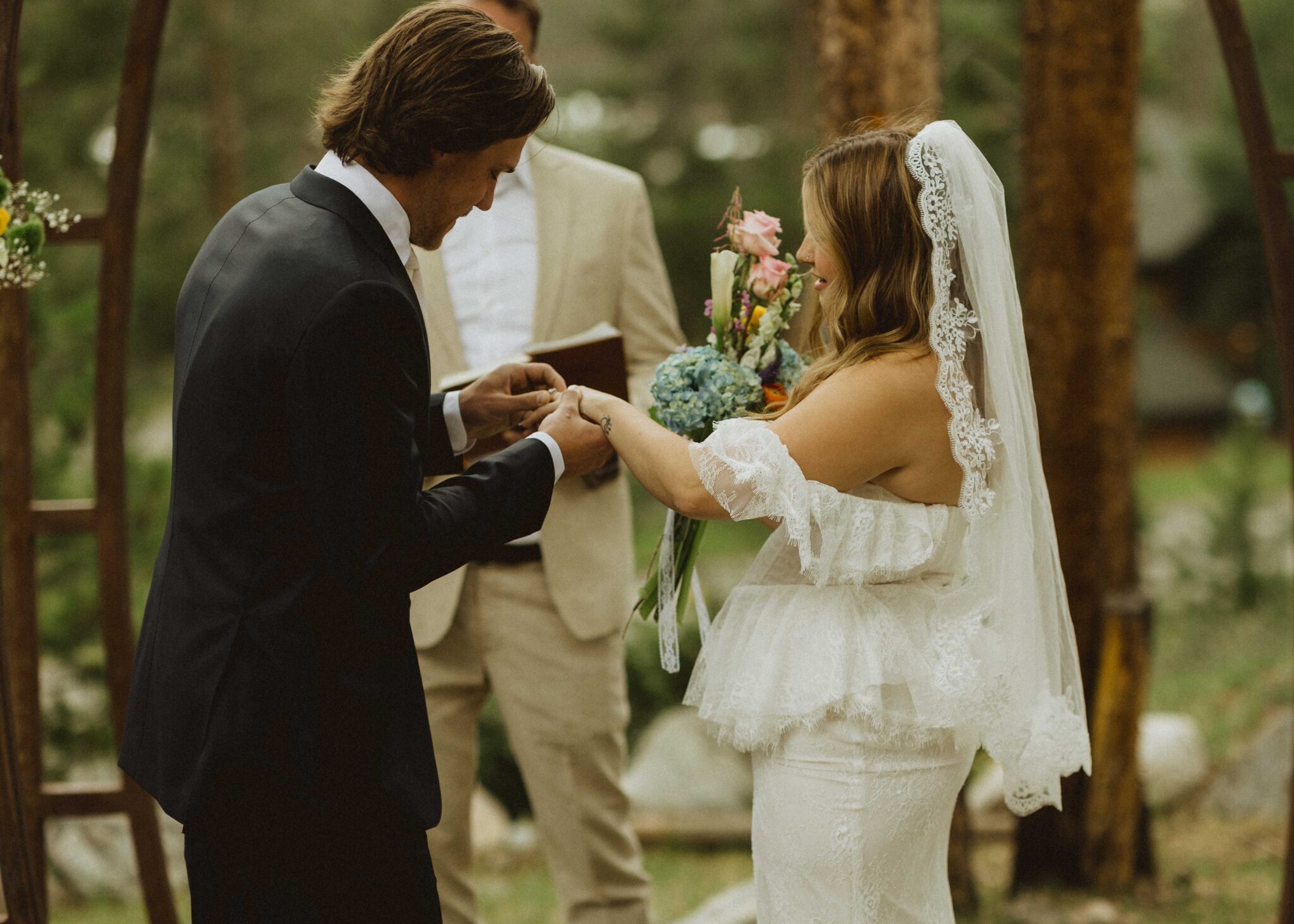 Intimate Breckenridge Airbnb Wedding | Kennedy + Paetan - meganschukei.com