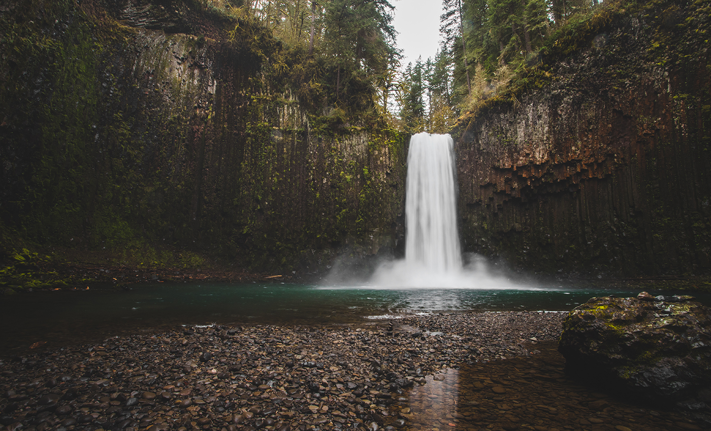 The Best Waterfall Wedding Venues in Oregon - meganschukei.com