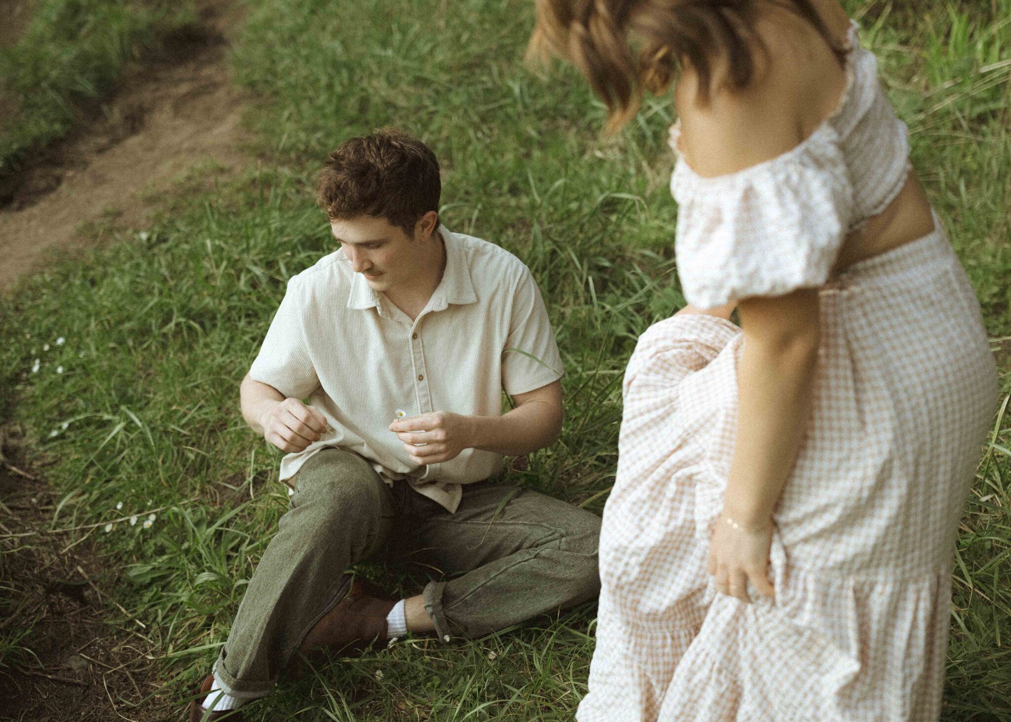 Sunny Oregon Couples Photos On the Coast - meganschukei.com