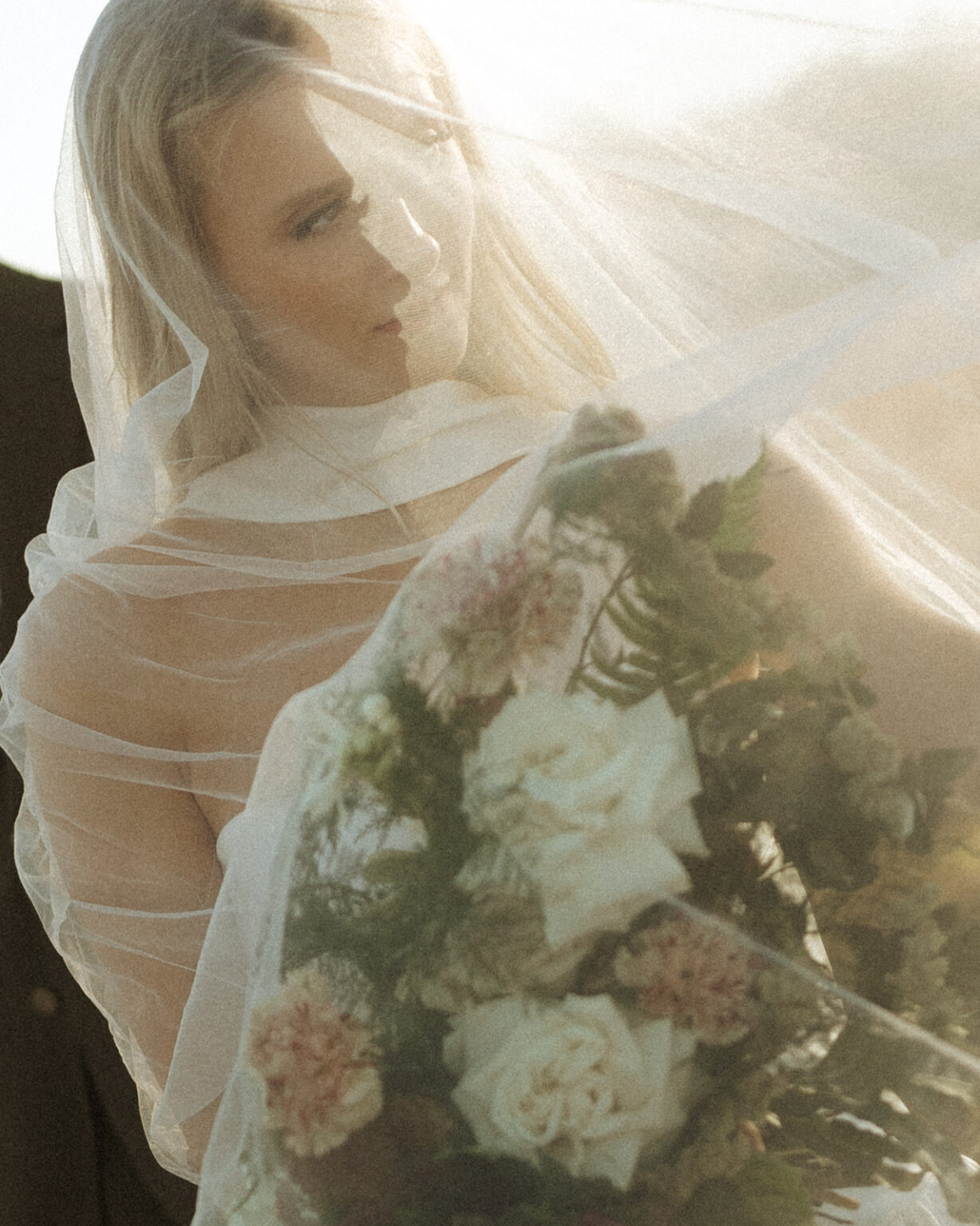 Roca Ridge Events Cabin Wedding | Lexy & Phil - meganschukei.com