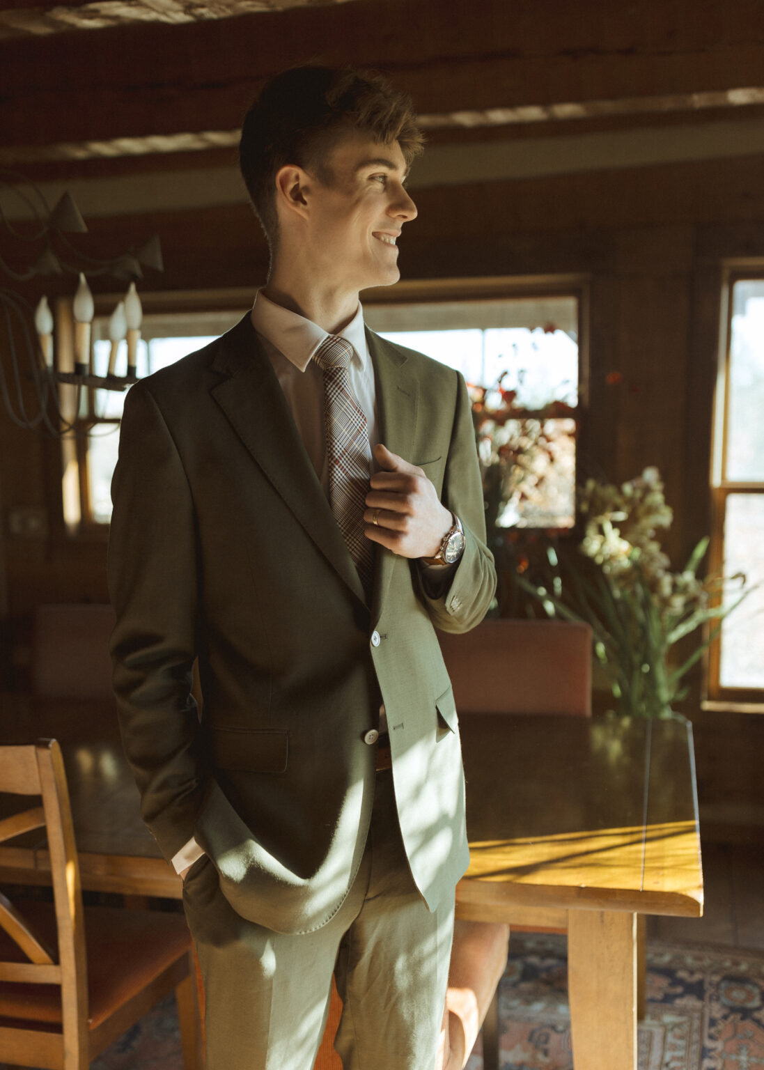 Roca Ridge Events Cabin Wedding | Lexy & Phil - meganschukei.com