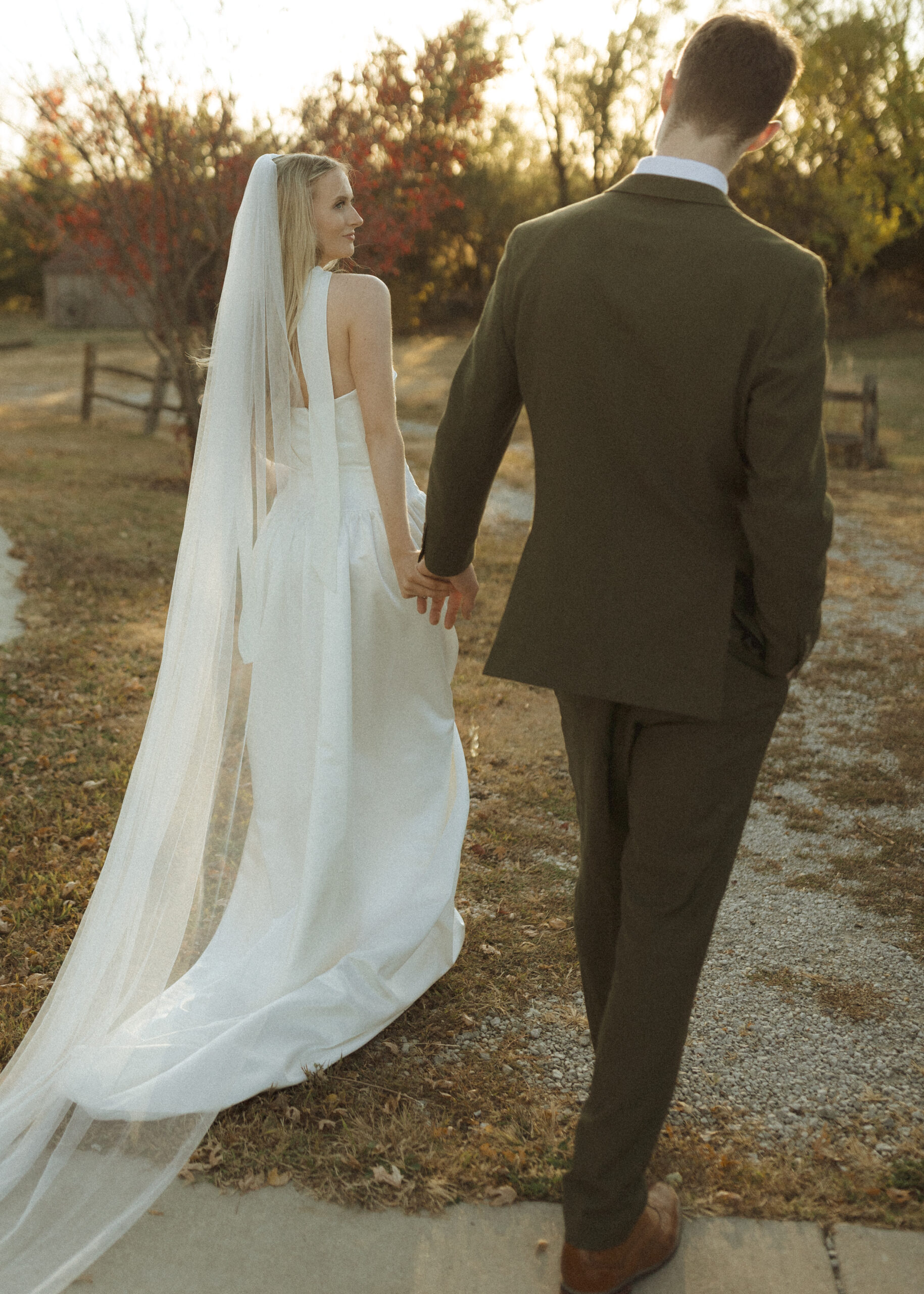 Roca Ridge Events Cabin Wedding | Lexy & Phil - meganschukei.com