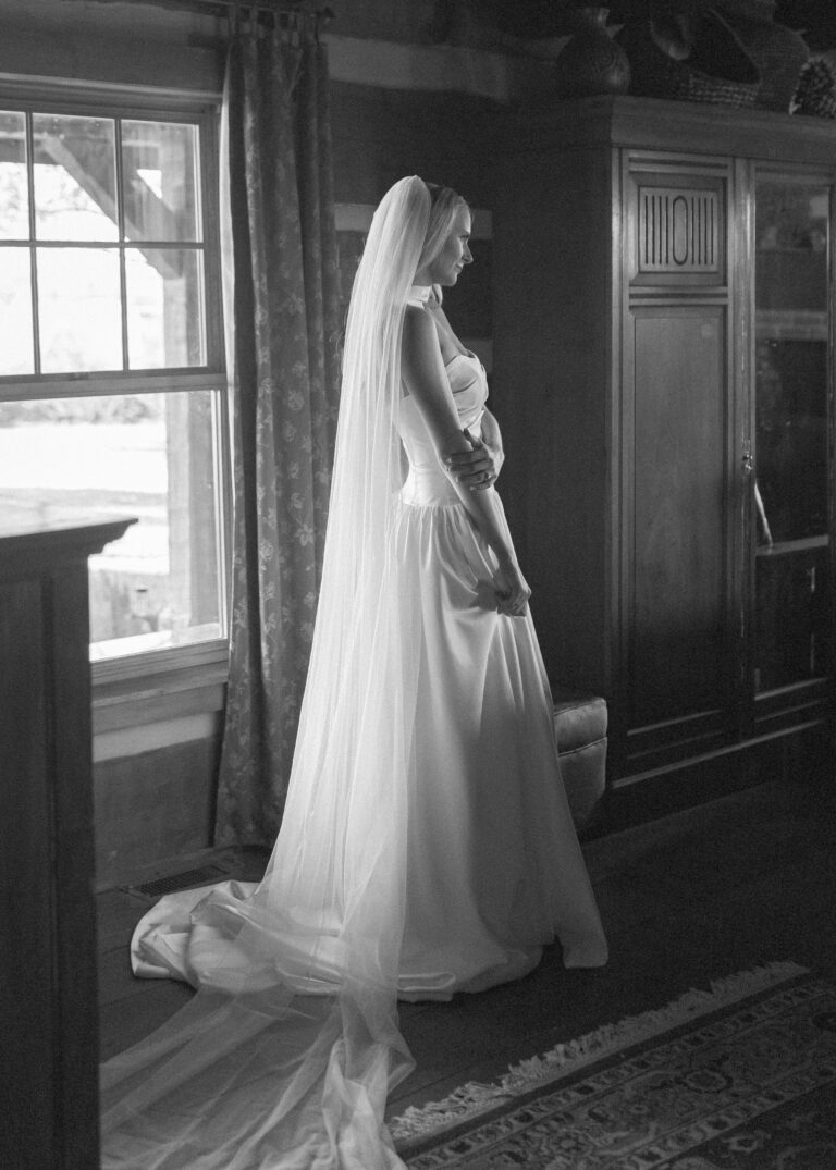 Roca Ridge Events Cabin Wedding | Lexy & Phil - meganschukei.com